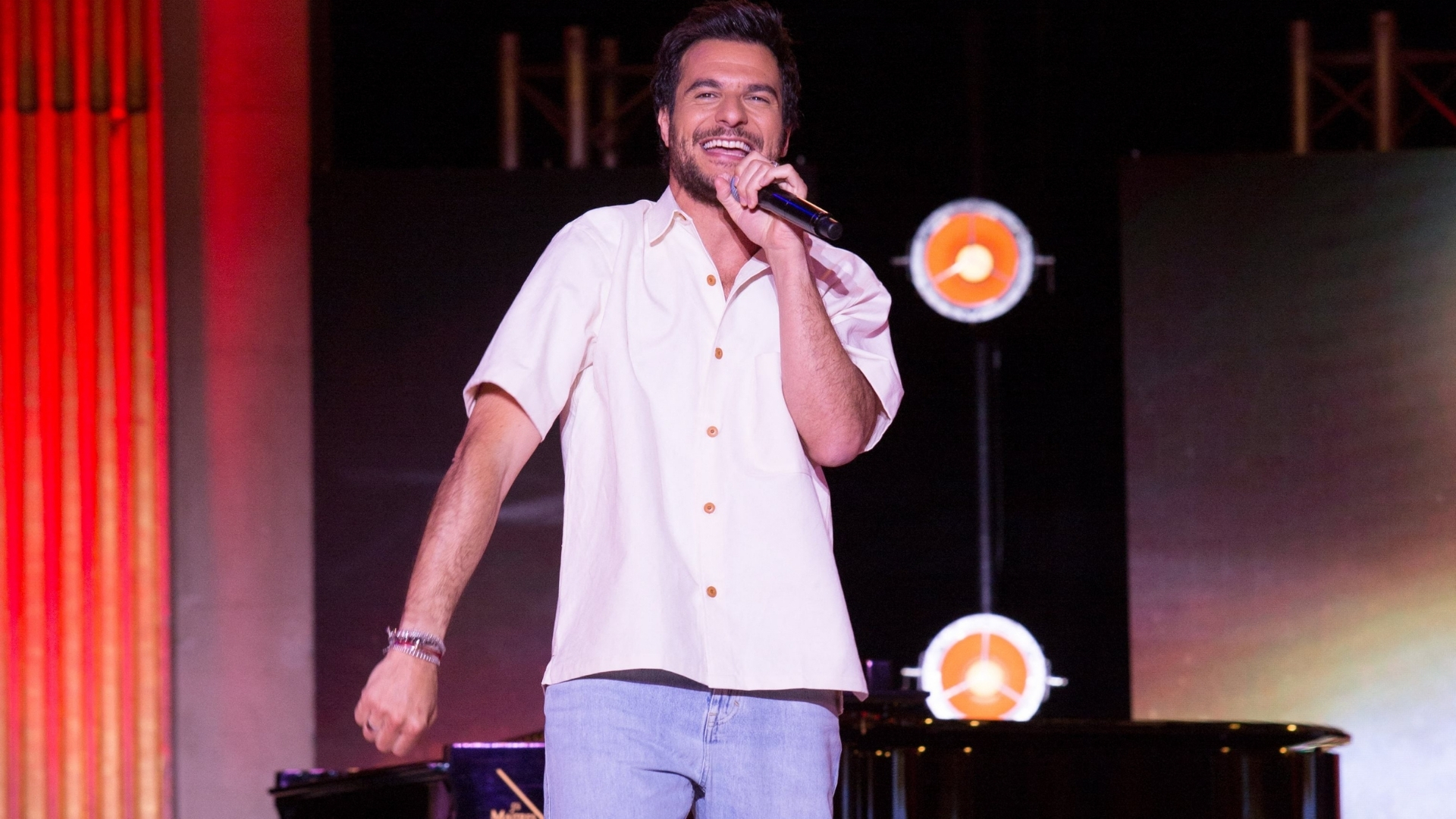 Une collaboration surprise entre Amir et Sia