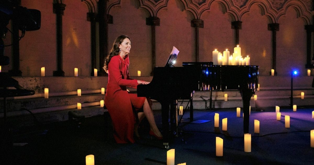 Kate Middleton surprend au piano lors d'un concert de Noël