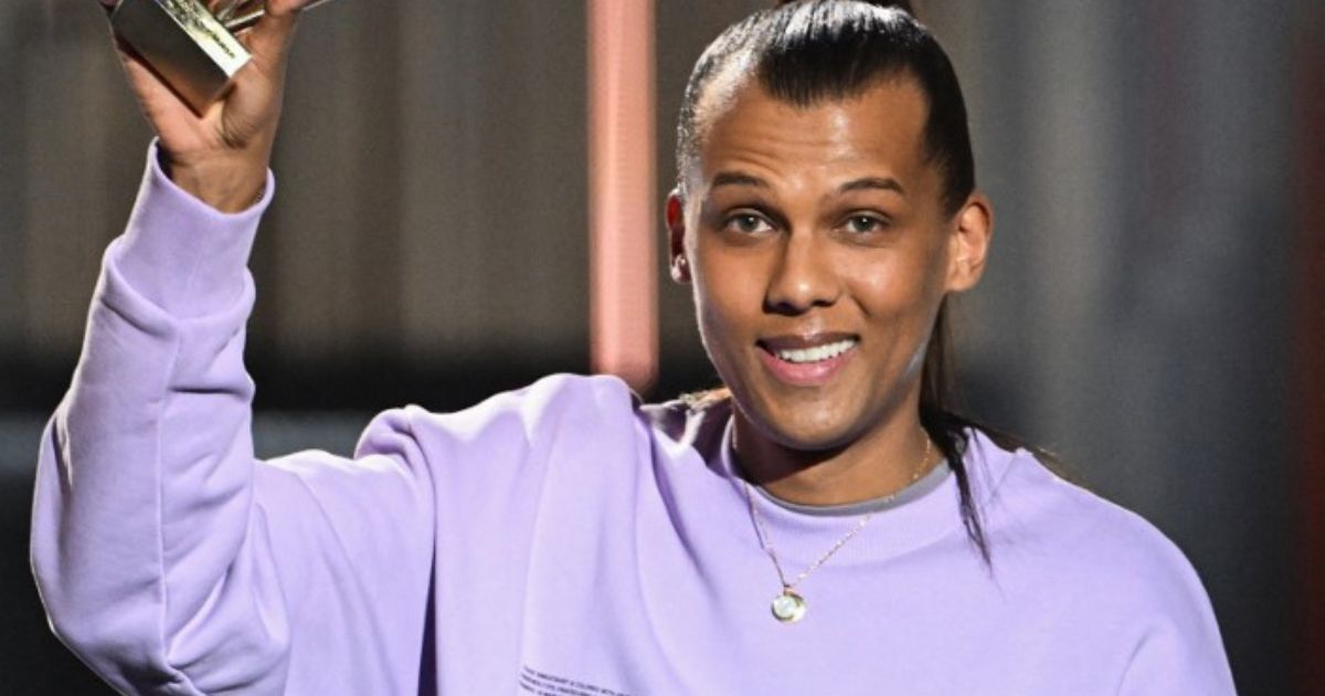 Stromae fait son retour sur les réseaux pour les 10 ans de « Racine Carré