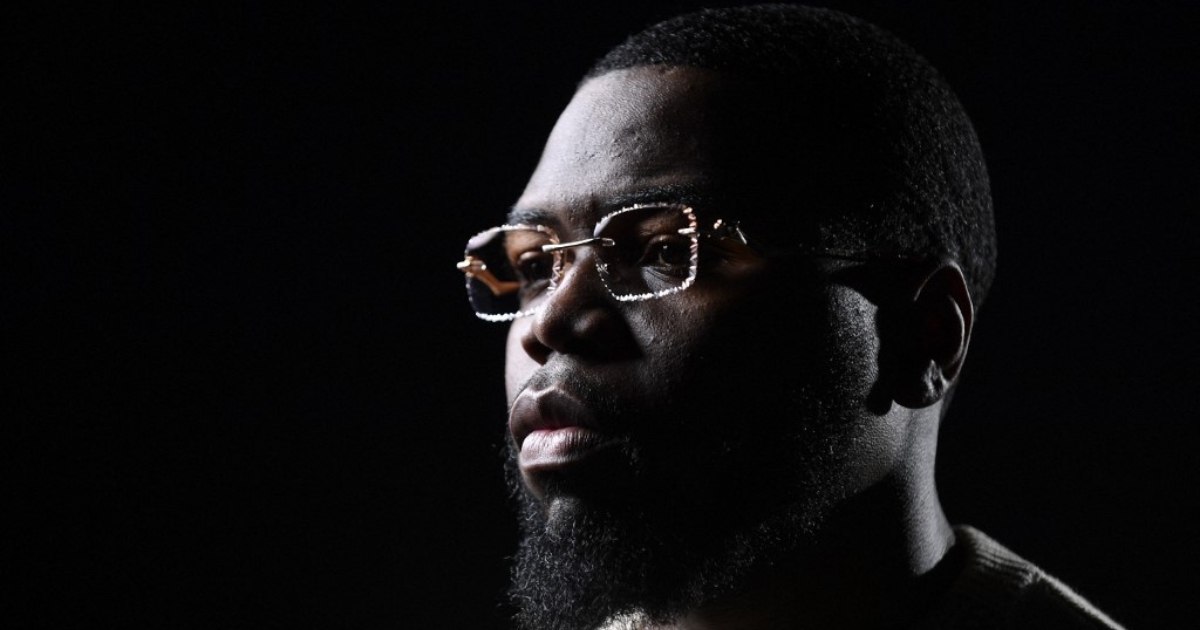 Le rappeur Fresh débarque avec un nouveau hit sombre et puissant