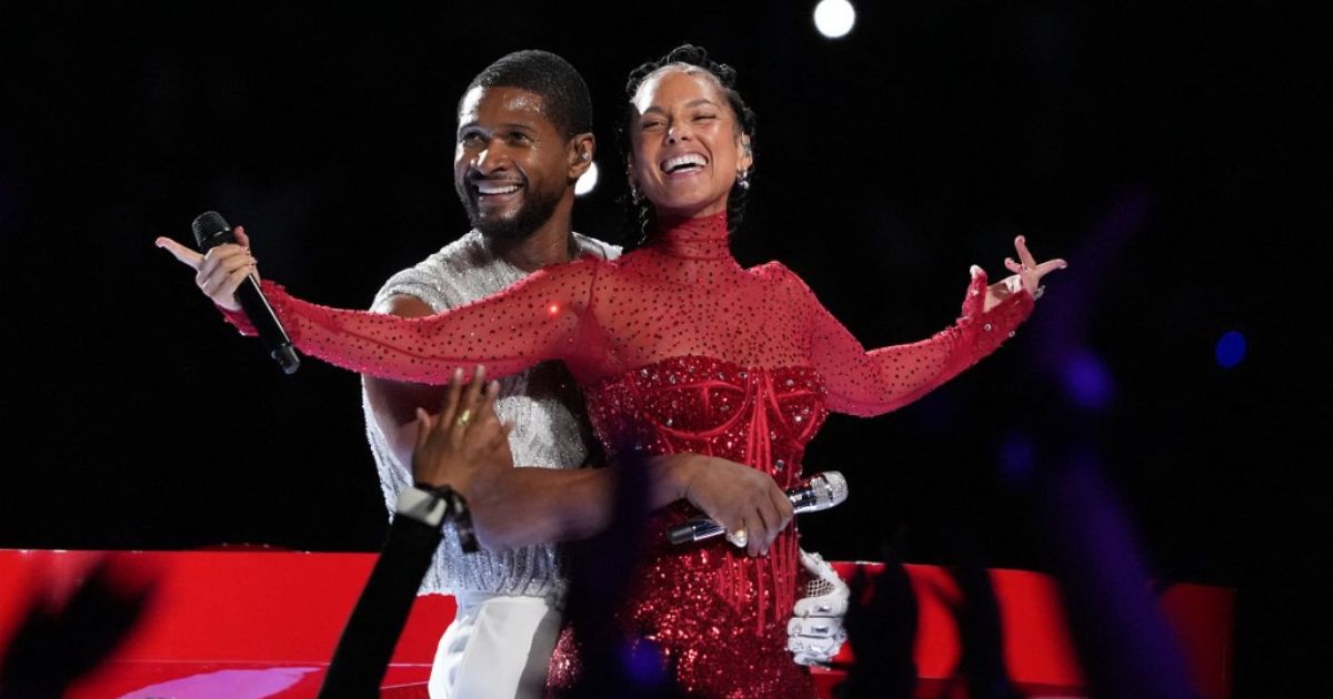 Super Bowl : Usher bat un record d'audience historique avec son show