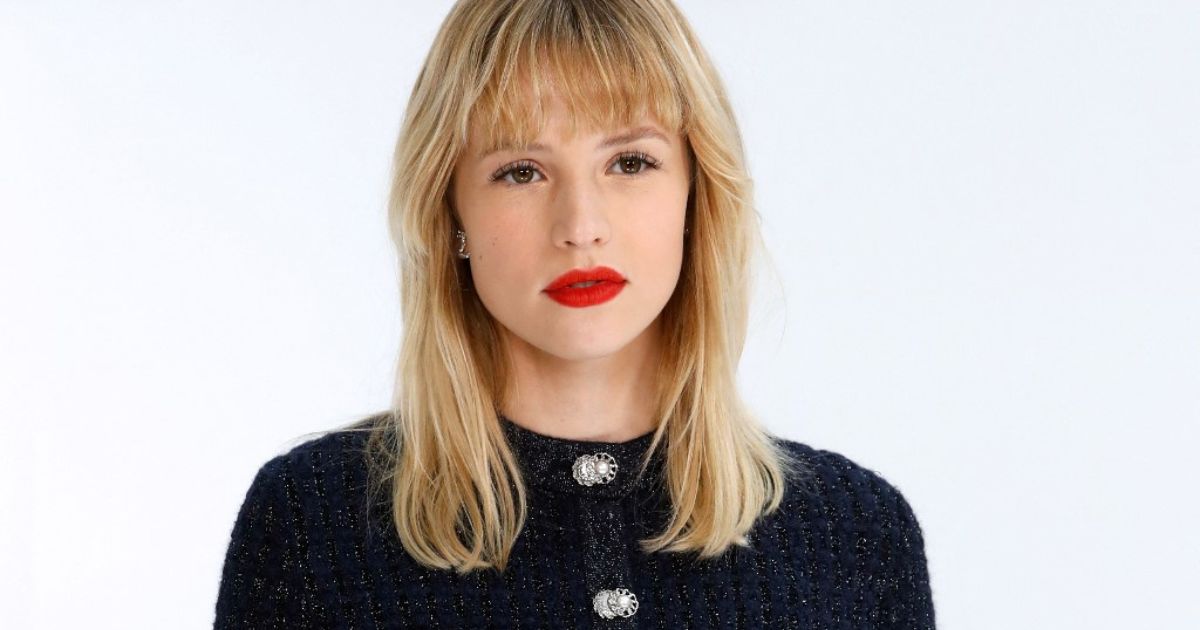 Fashion Week de Paris : Angèle apparaît avec un nouveau look canon