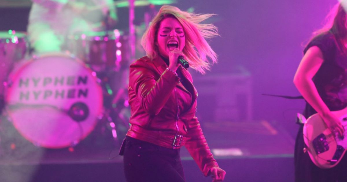 Santa dévoile son tout premier album et c'est une belle revanche