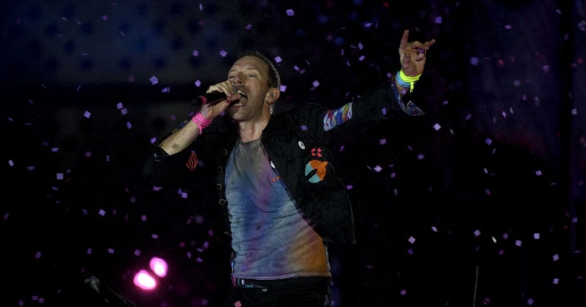 Le clip de « feelslikeiamfallinginlove », le nouveau titre de Coldplay