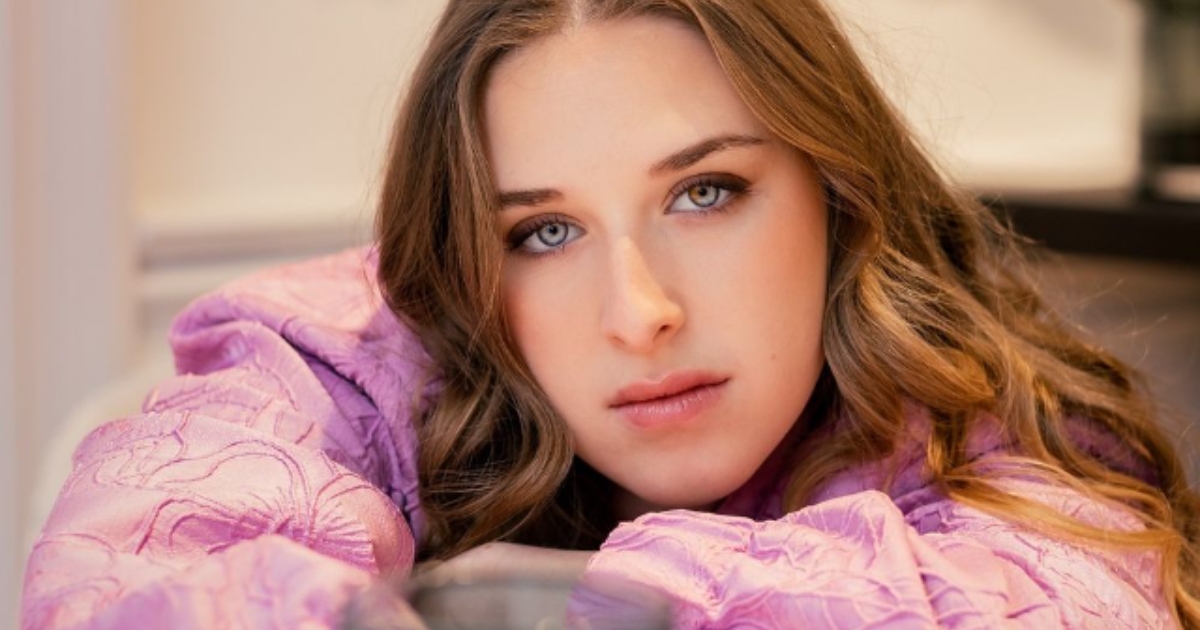 Helena annonce une grosse surprise pour ses fans à Bruxelles