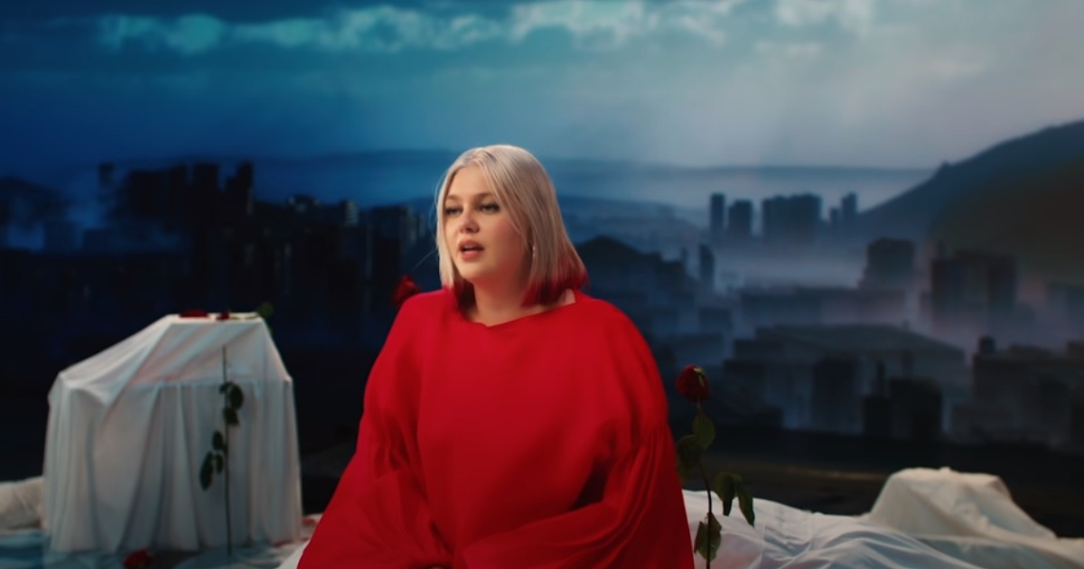 Louane surprend ses fans et dévoile son nouveau compte Instagram