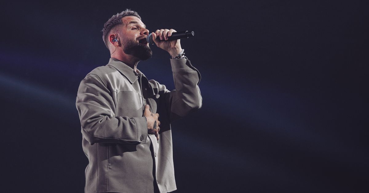 Écoutez le nouveau hit de Keen'V, écrit en collaboration avec Slimane Écoutez le nouveau hit de Keen'V, écrit en collaboration avec Slimane