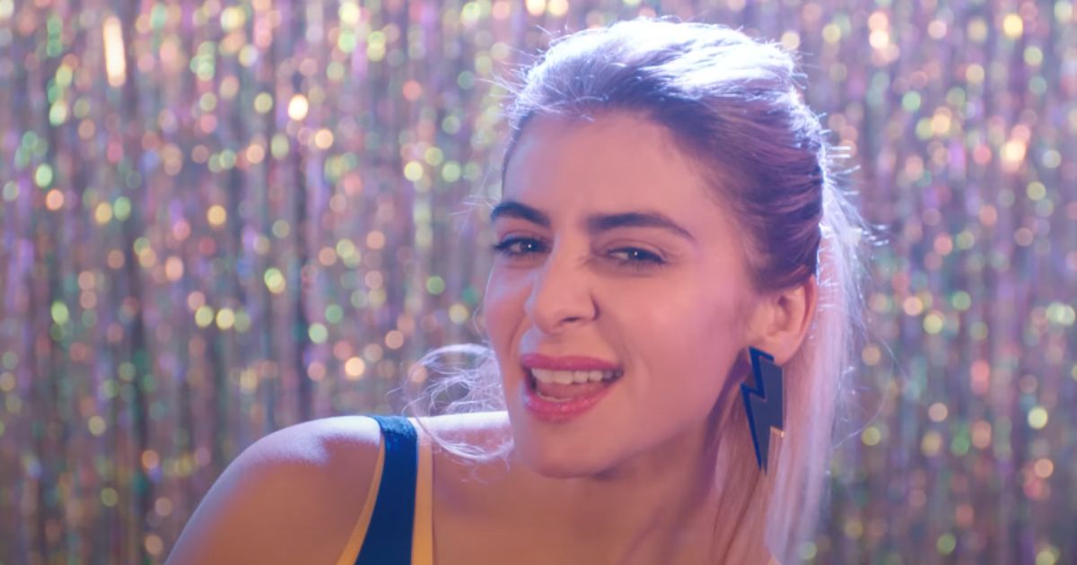 Julie Zenatti est de retour: voici son tout nouveau clip « Demain