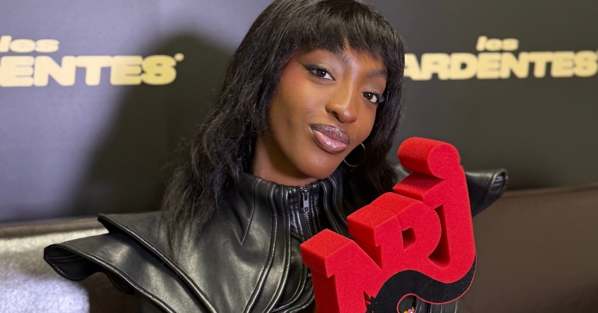 Ebony : la chanteuse dévoile des nouveaux hits et fait le buzz