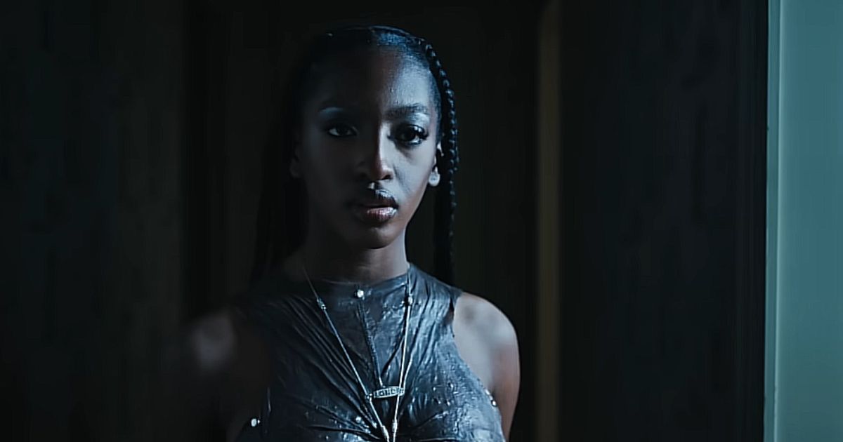 Ebony dévoile un troisième single puissant avant la sortie d'un album